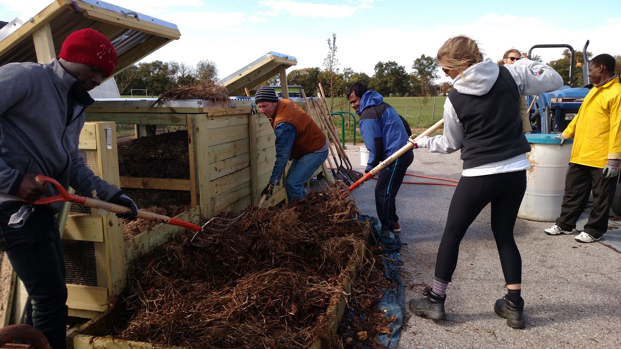 Video: What Is Community Composting? — New 2-Minute Version - Institute ...